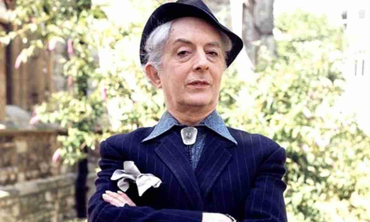 'I'm Nobody's Nephew' - Rare Quentin Crisp interview | marksimpson.com